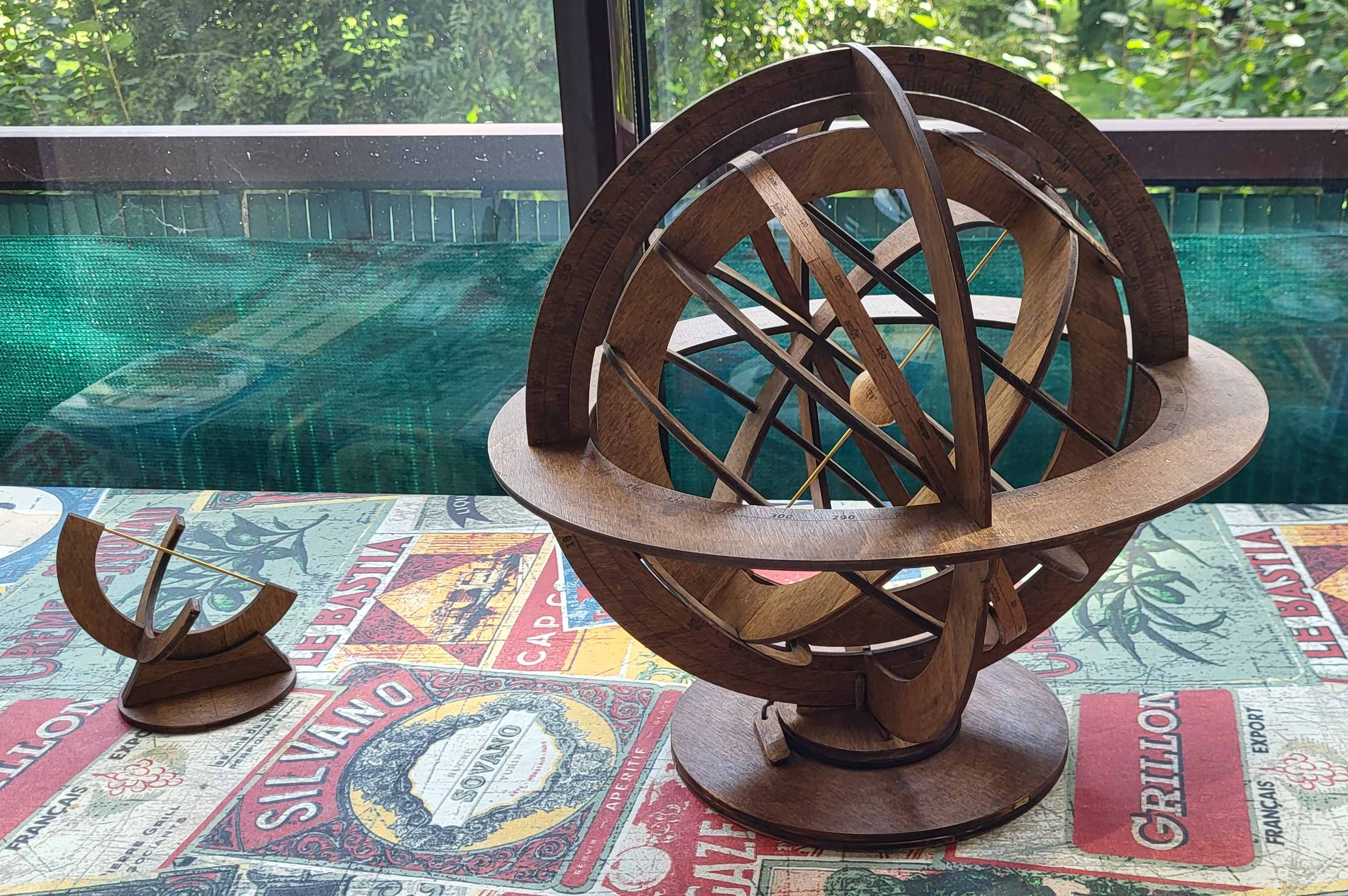 Une sphère armillaire à monter